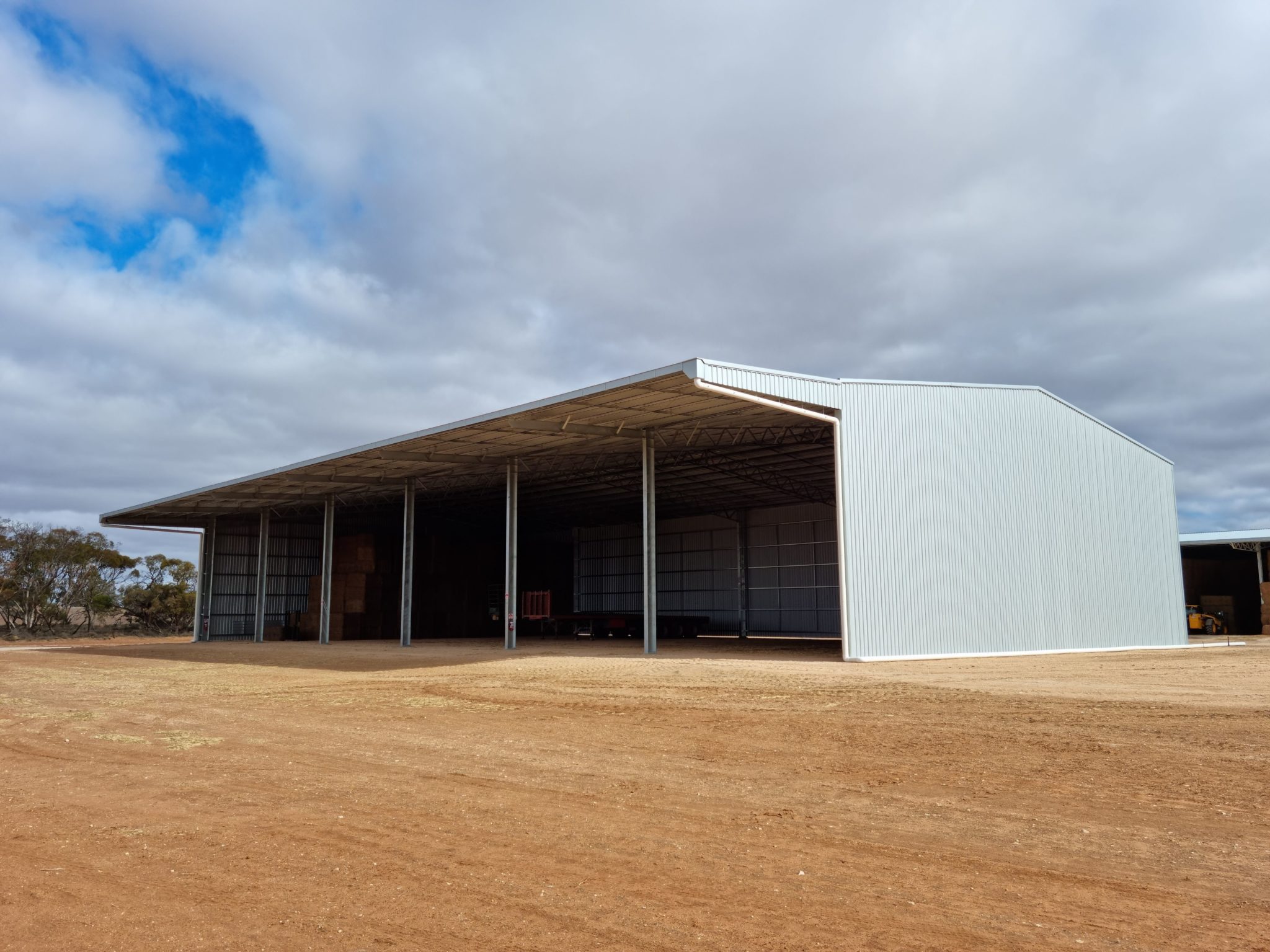 49.5m x 24m x 8m open-front hay shed with 6m canopy - Action Steel