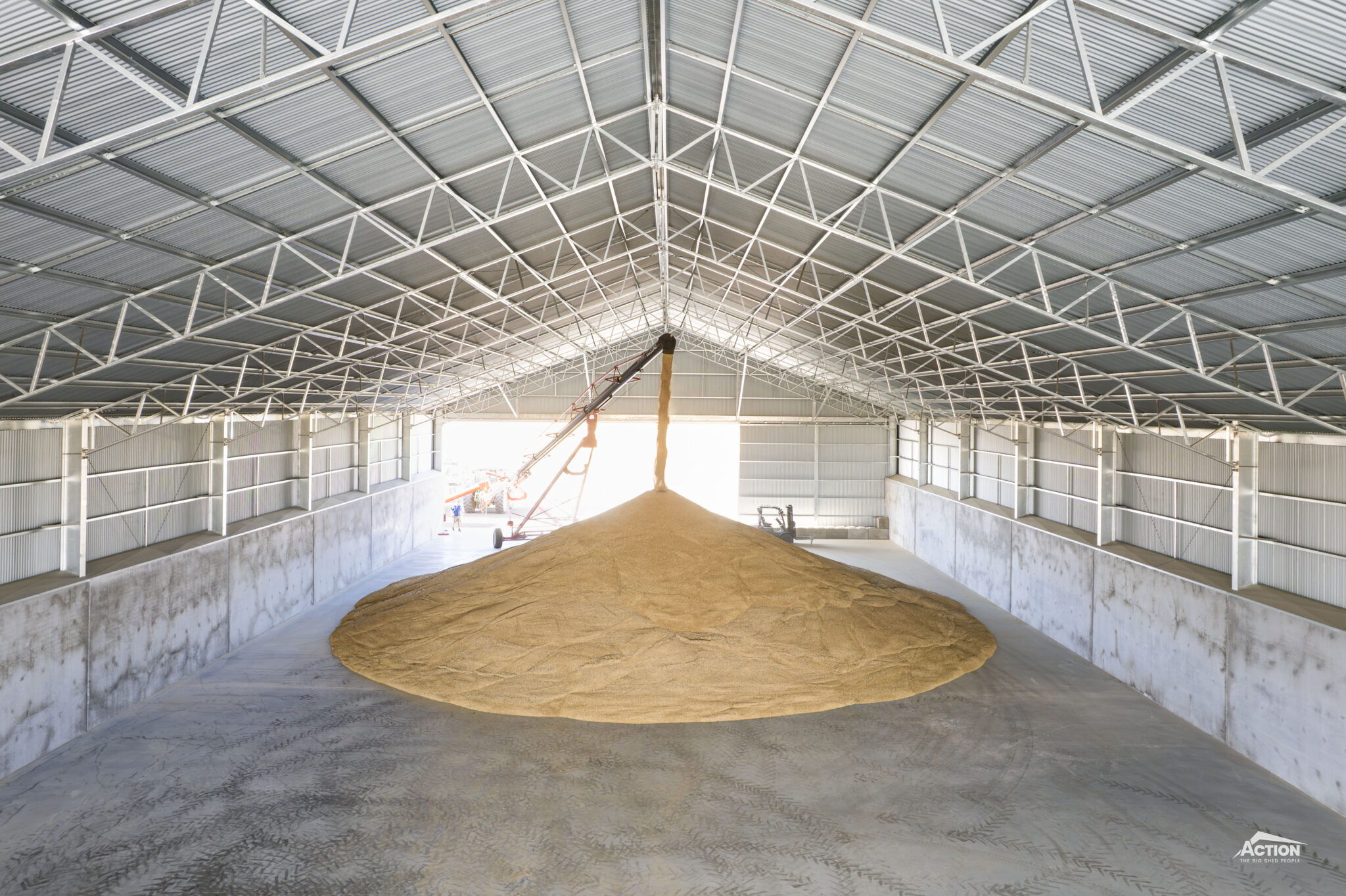 What Is The Best Grain Shed Loading Method? - Action Steel